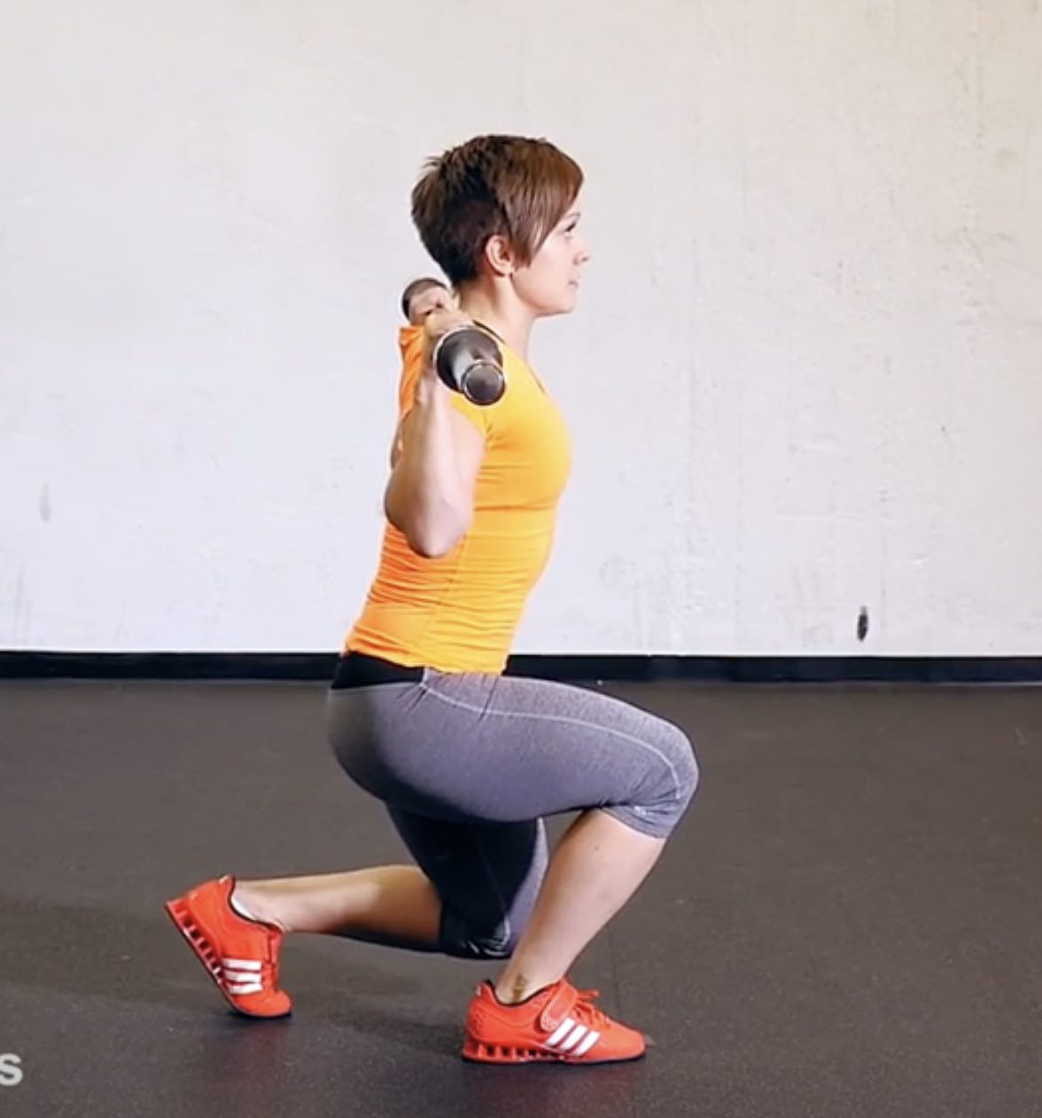 How to perform the Staggered Squat - Physitrack