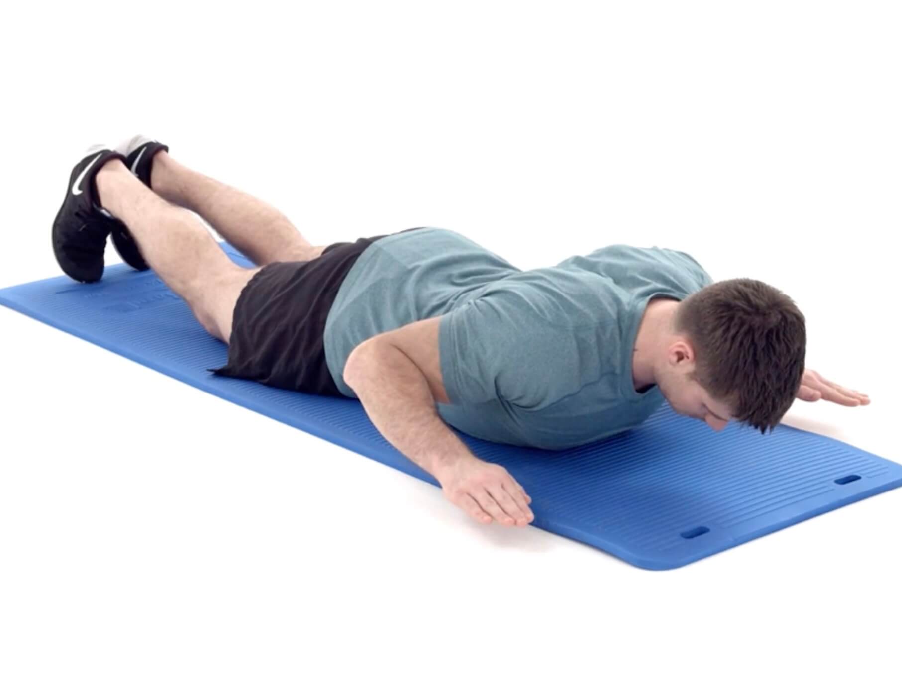 Como fazer a extensão de tronco em prono, braços em "W" - Physitrack