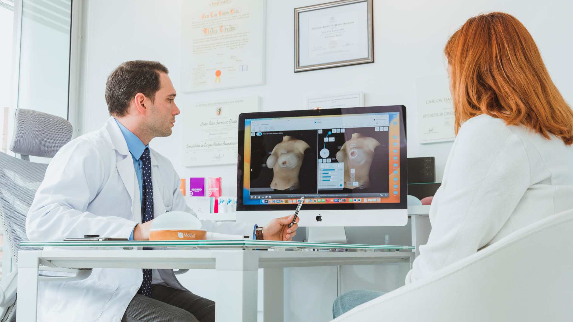 ¿Cómo elegir el tamaño ideal de los implantes mamarios?