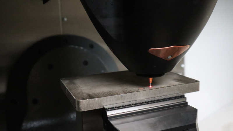 PBF方式（粉末床溶融結合方式）とDED方式（指向性エネルギー堆積法）の用途やメリット、デメリットをご紹介