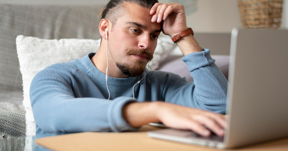 5 Low Employee Morale Signs and How You Can Boost It