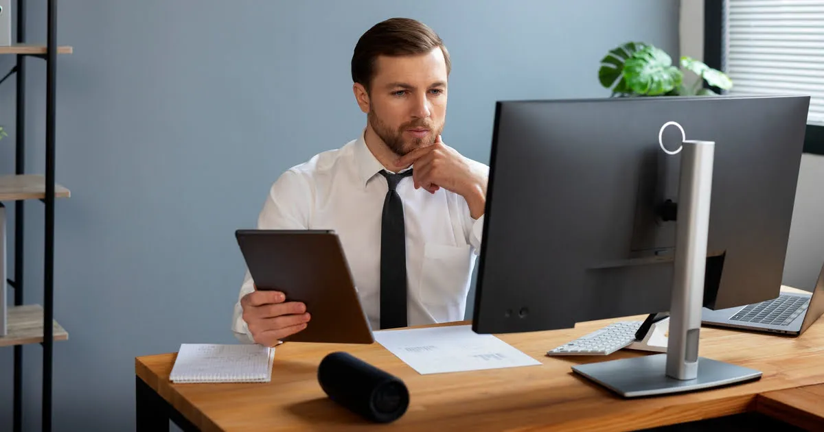 Employee outsourcing: What is it and How does it work?