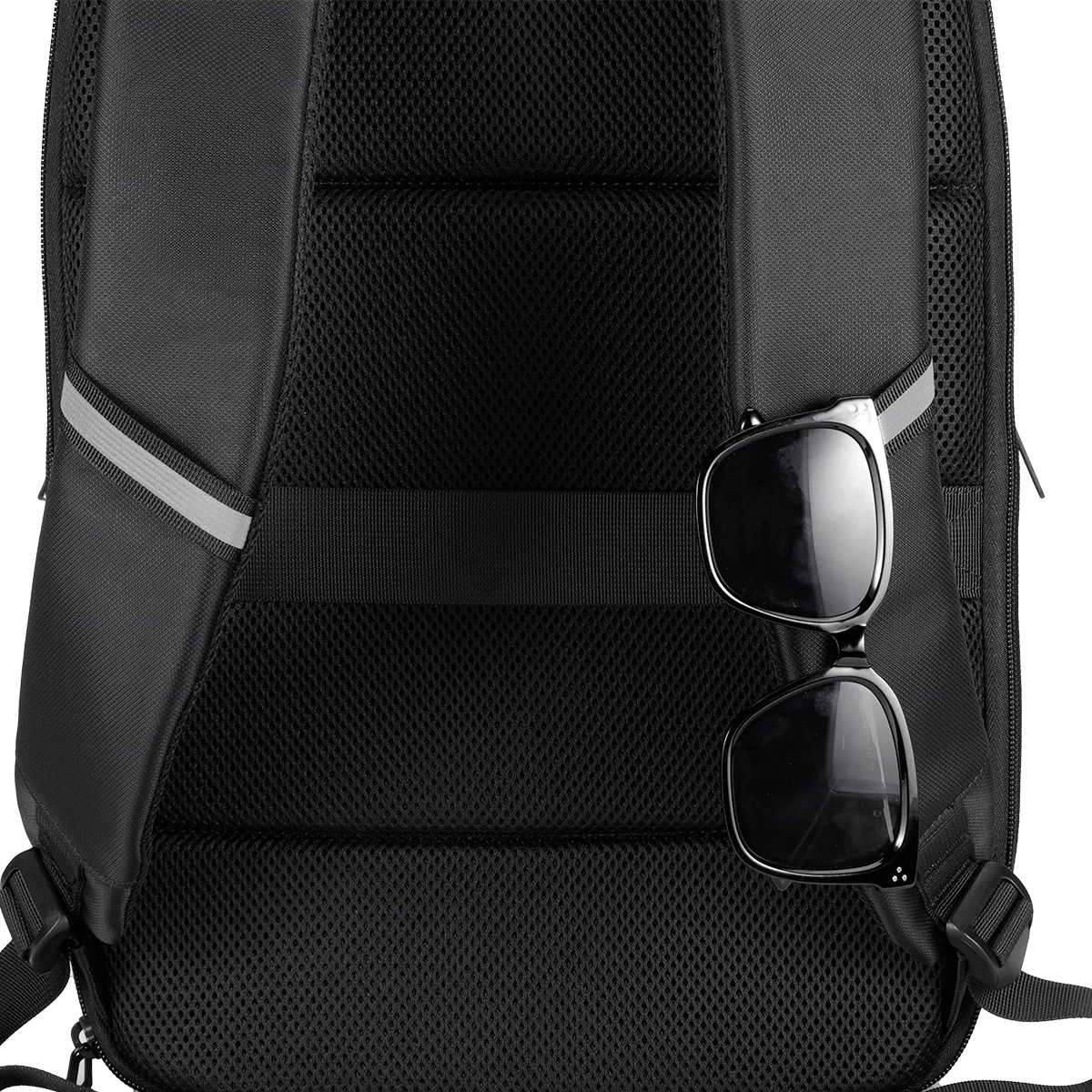 Creative | MODECOM | Oficjalna strona