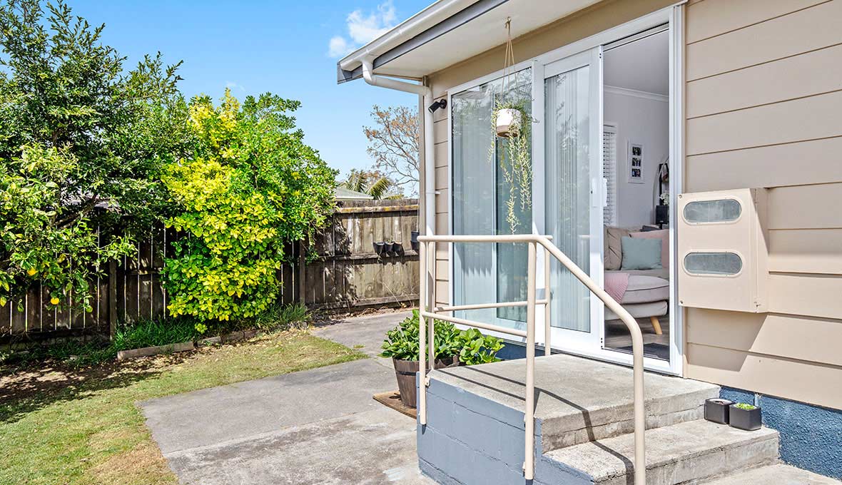 Compact townhouse garage conversion in Auckland, New Zealand | Project