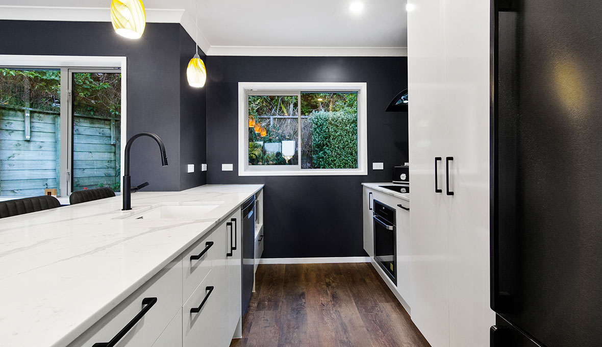 Contrasting Colours and Striking Features Create a Stylish Kitchen in ...
