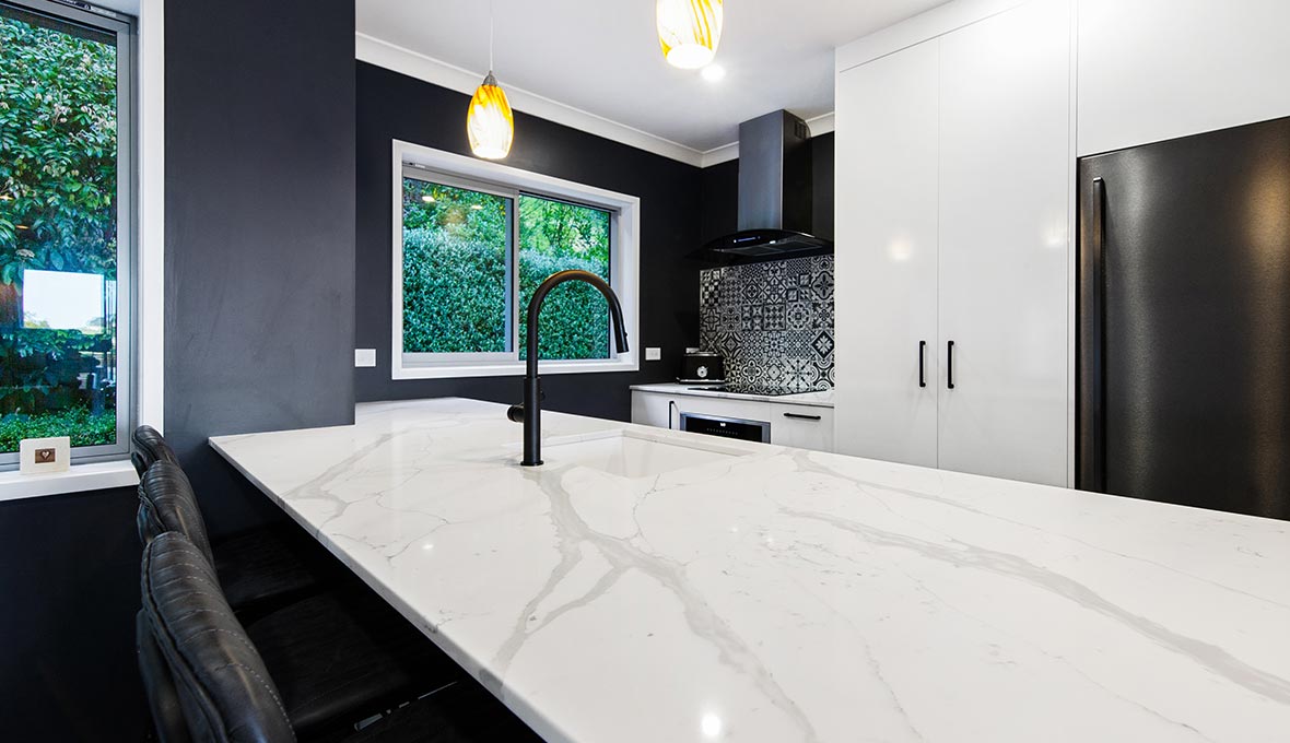 Contrasting Colours and Striking Features Create a Stylish Kitchen in ...