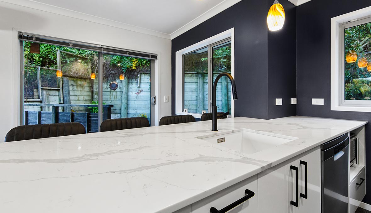 Contrasting Colours and Striking Features Create a Stylish Kitchen in ...