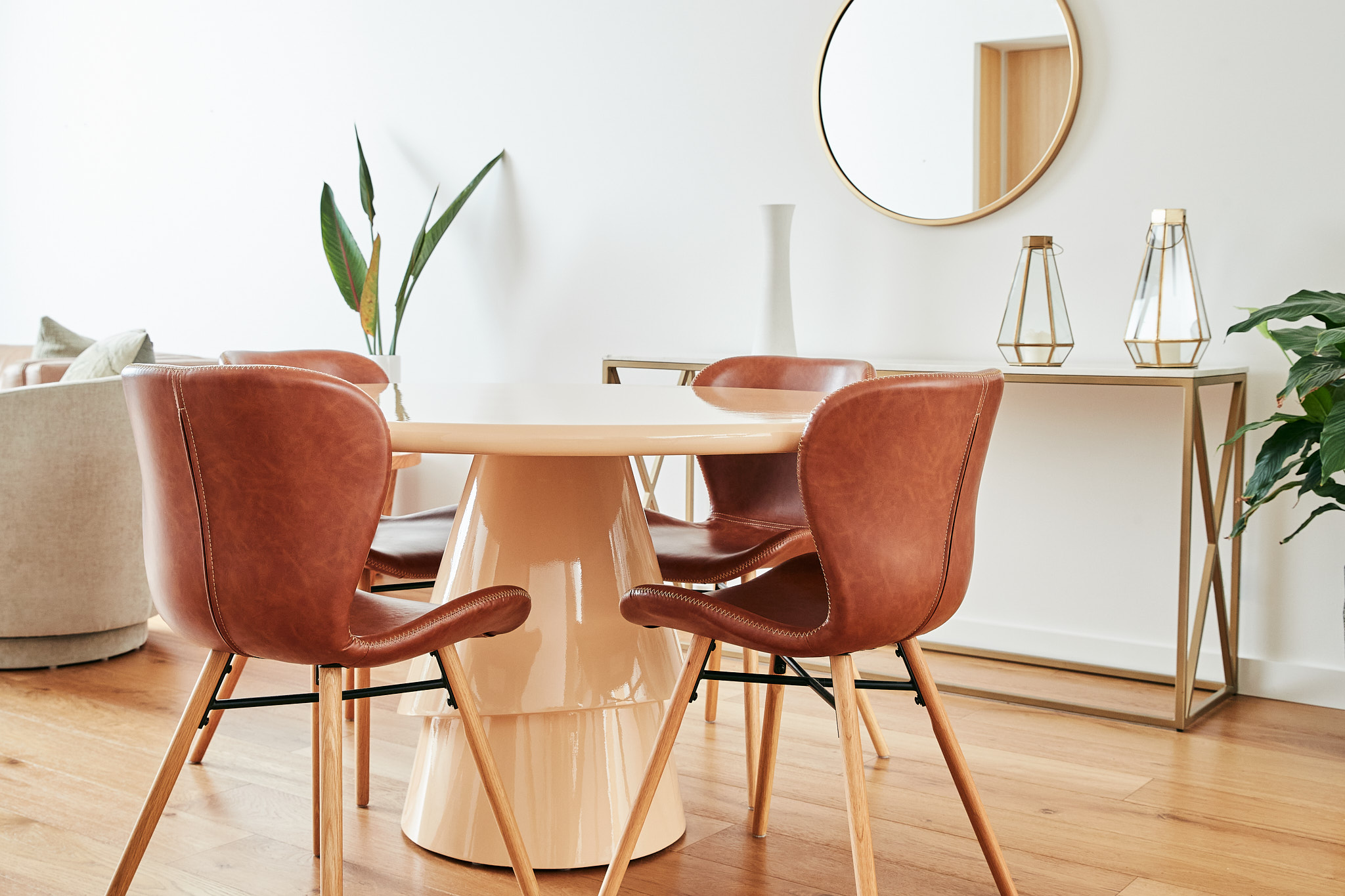 The Classic Effect - Summit Dining Table