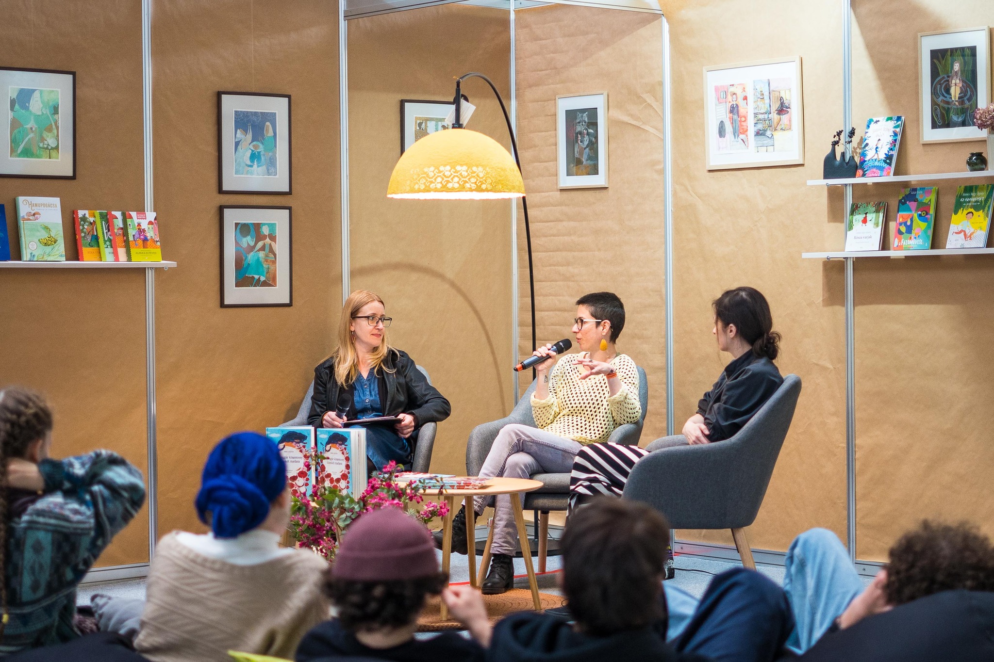 Tóth Emese | Lefolyni a fürdővízzel – Imre Eszter kötetének bemutatója ...