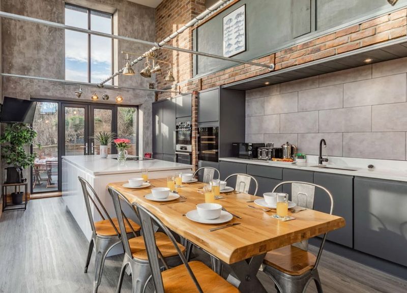 About us - The Travel Chapter