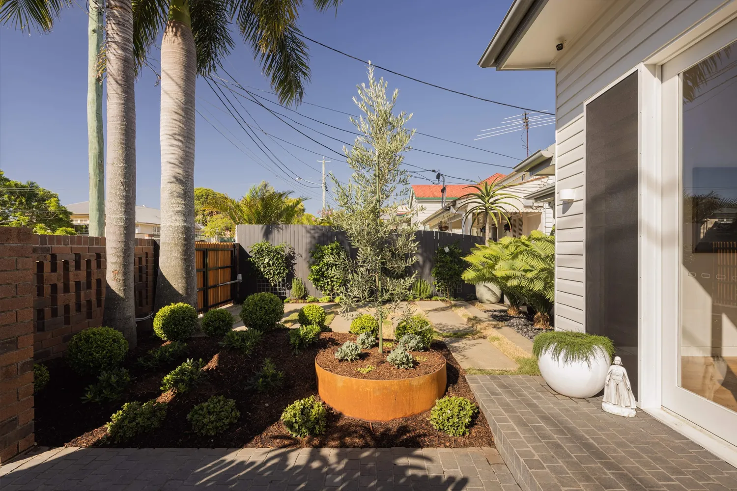 Example + Erin McNaught | Brooke's Blooms