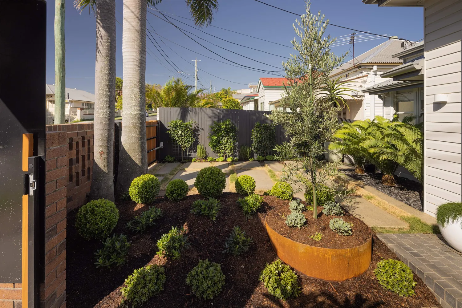 Example + Erin McNaught | Brooke's Blooms