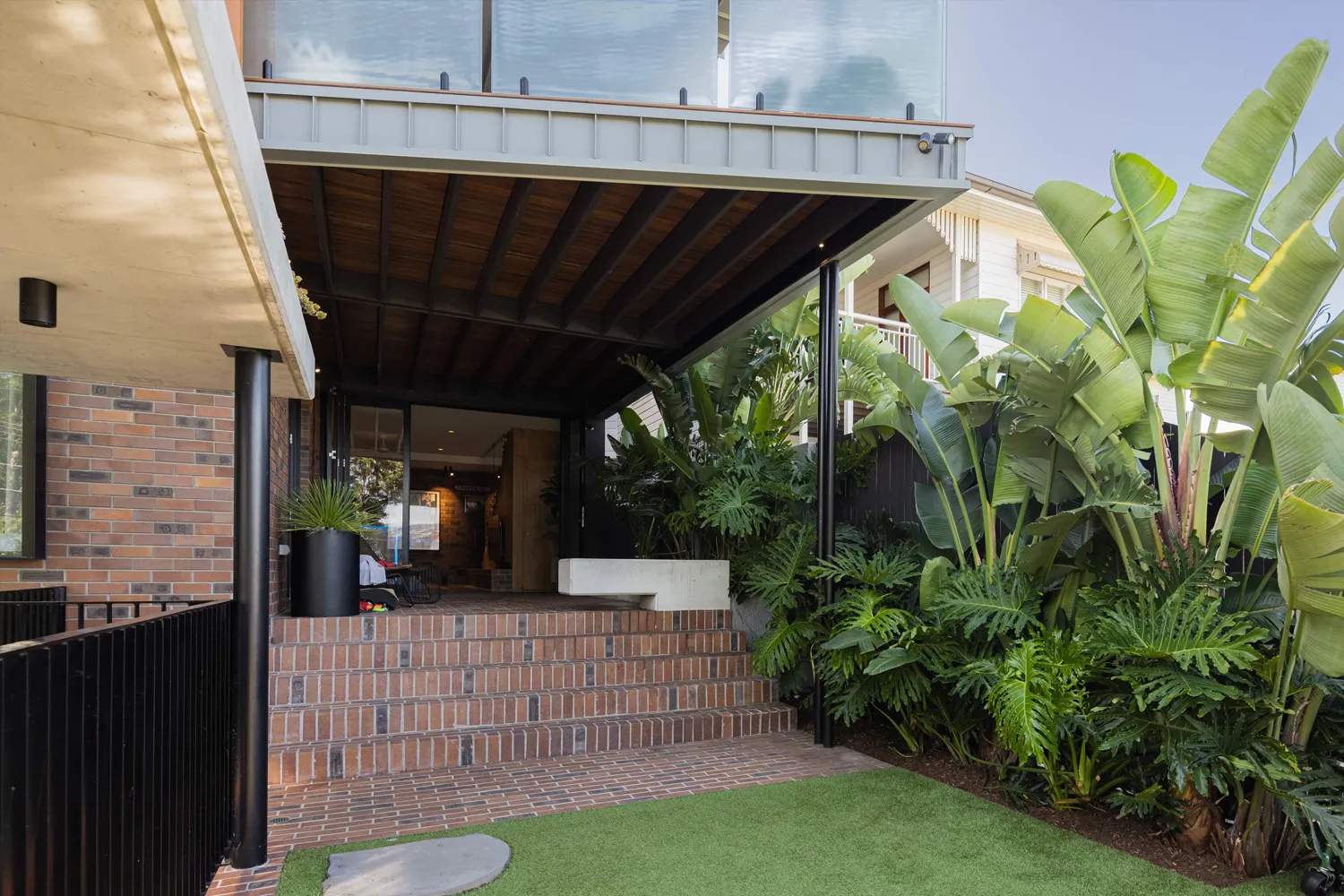 Example + Erin McNaught | Brooke's Blooms