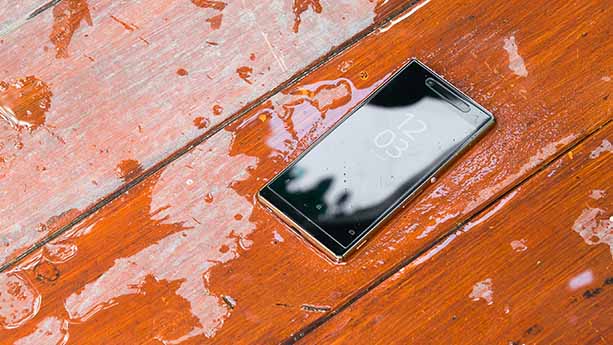 What to Do If You Drop Your Cellphone in water? | Cellfixx BC