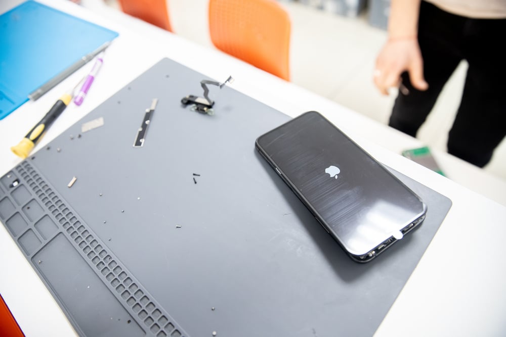 What Are My Options For iPhone Glass Replacement and Repair | Cellfixx BC