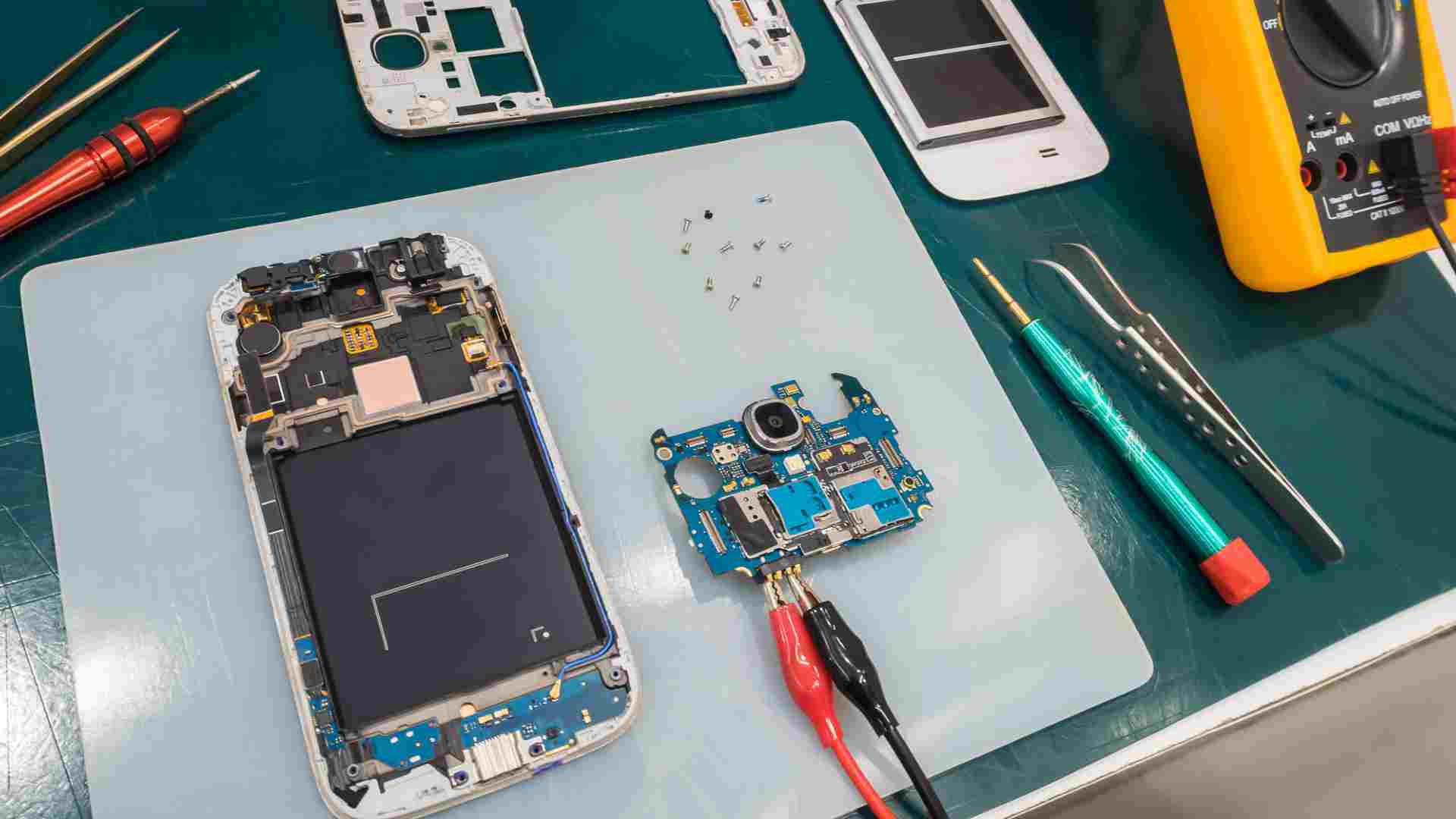 DIY iPhone Repair: Advantages and Disadvantages | Cellfixx BC