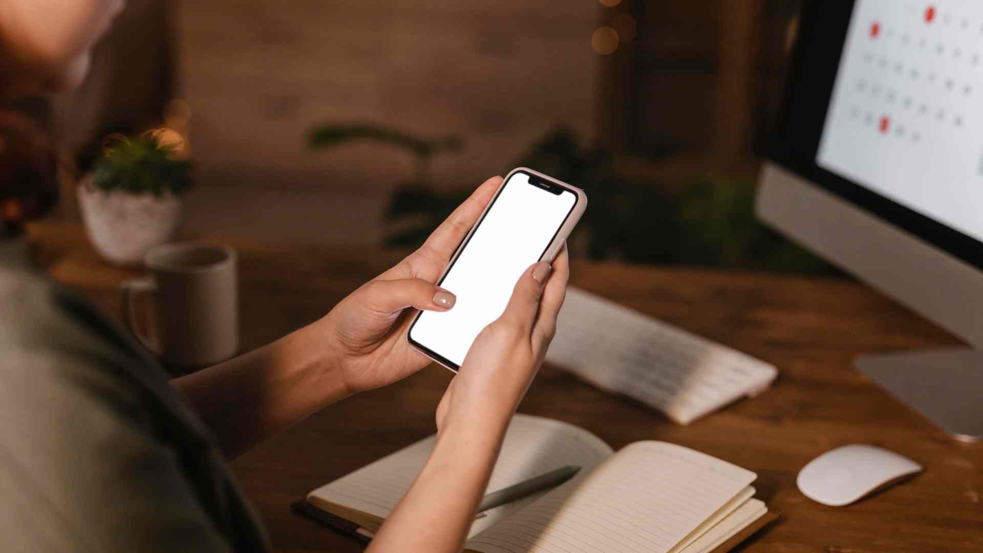 How to Clean Your iPhone Screen and Keep It Scratch-Free | Cellfixx BC