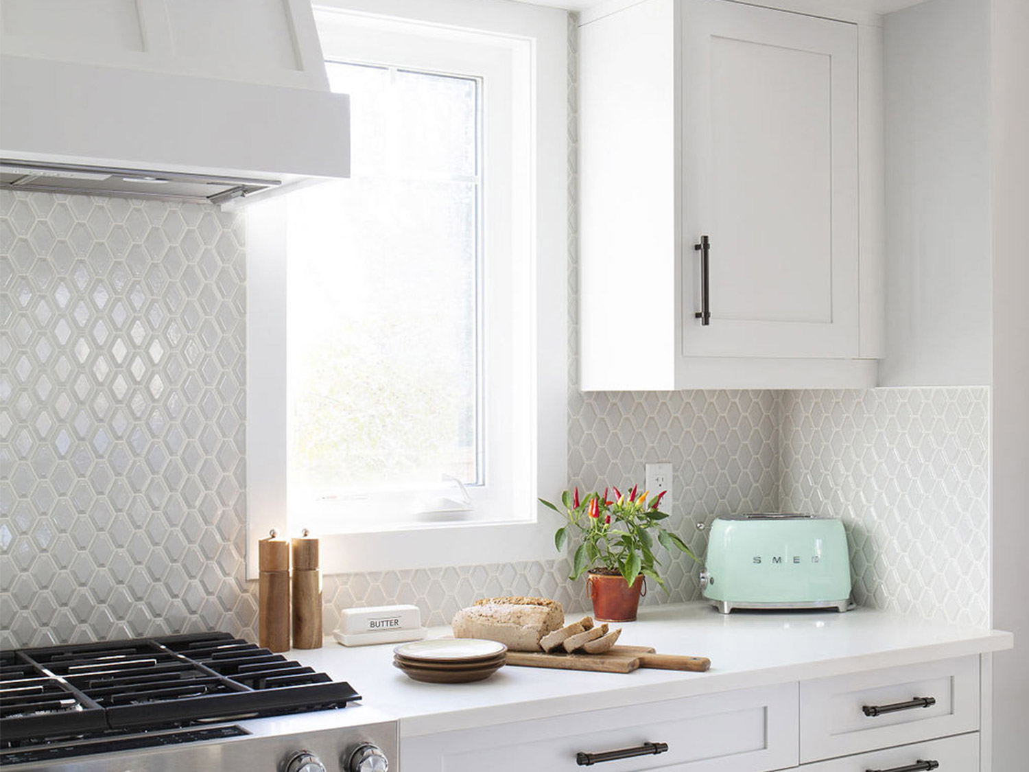 Modern Hamptons Style Kitchen – Young, Wild & Free