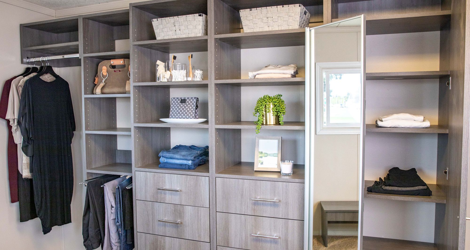 Custom Closet Systems | Kiwi Cabinets