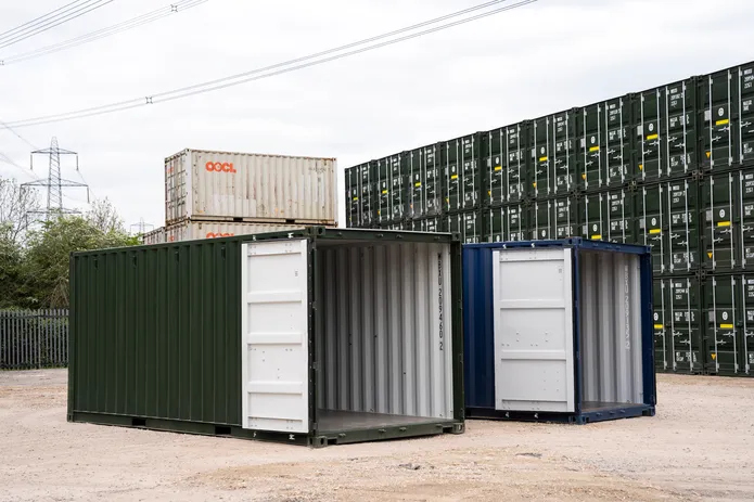 Advantages and Disadvantages of Hiring and Purchasing a Shipping Container