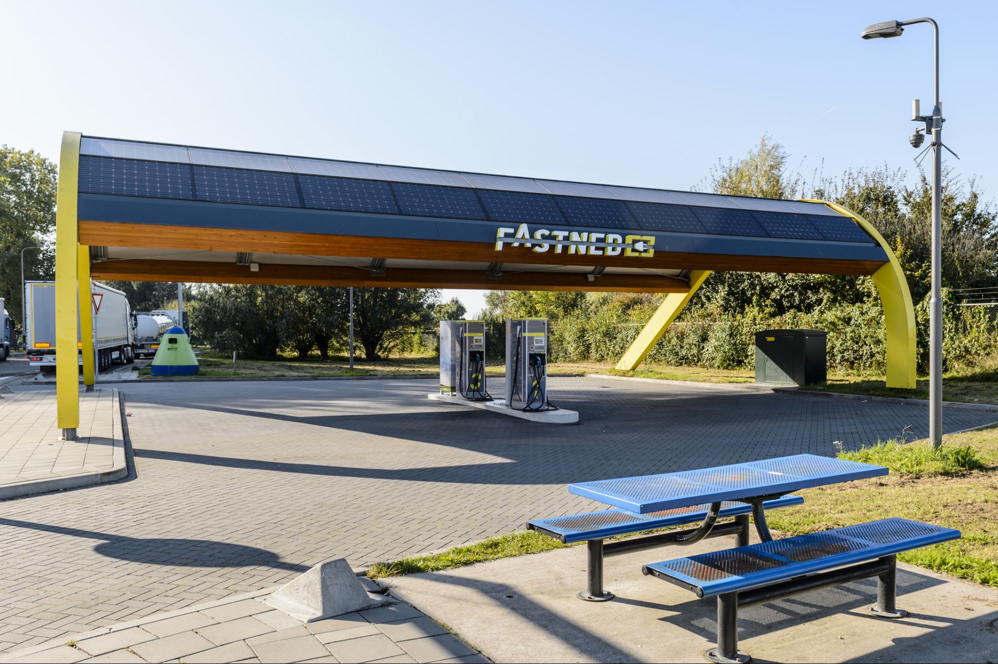 Fastned Charging Network - Bonnet Guide