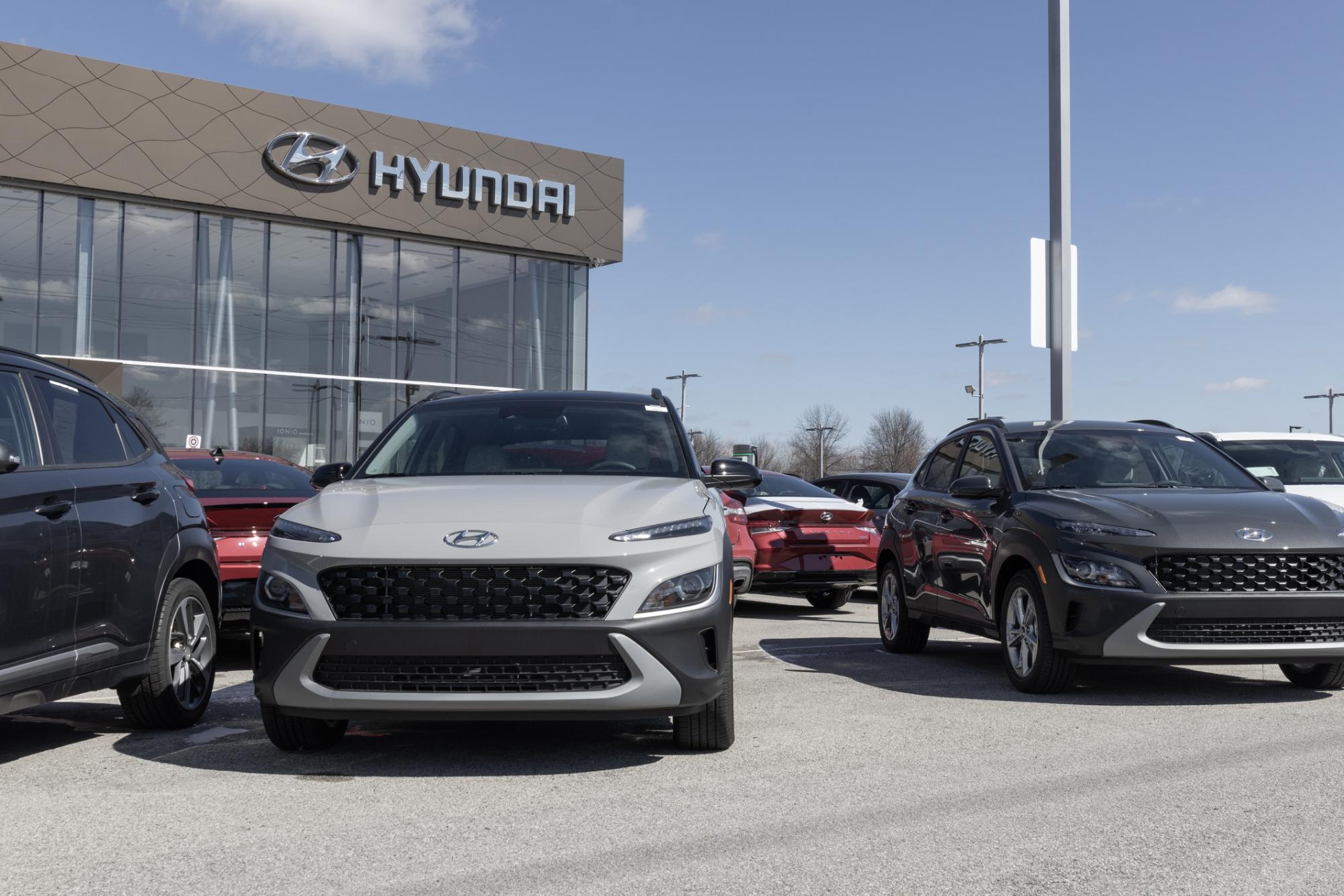 VW ID 4 vs Hyundai Kona Electric: Cost, Performance, and Range Comparison