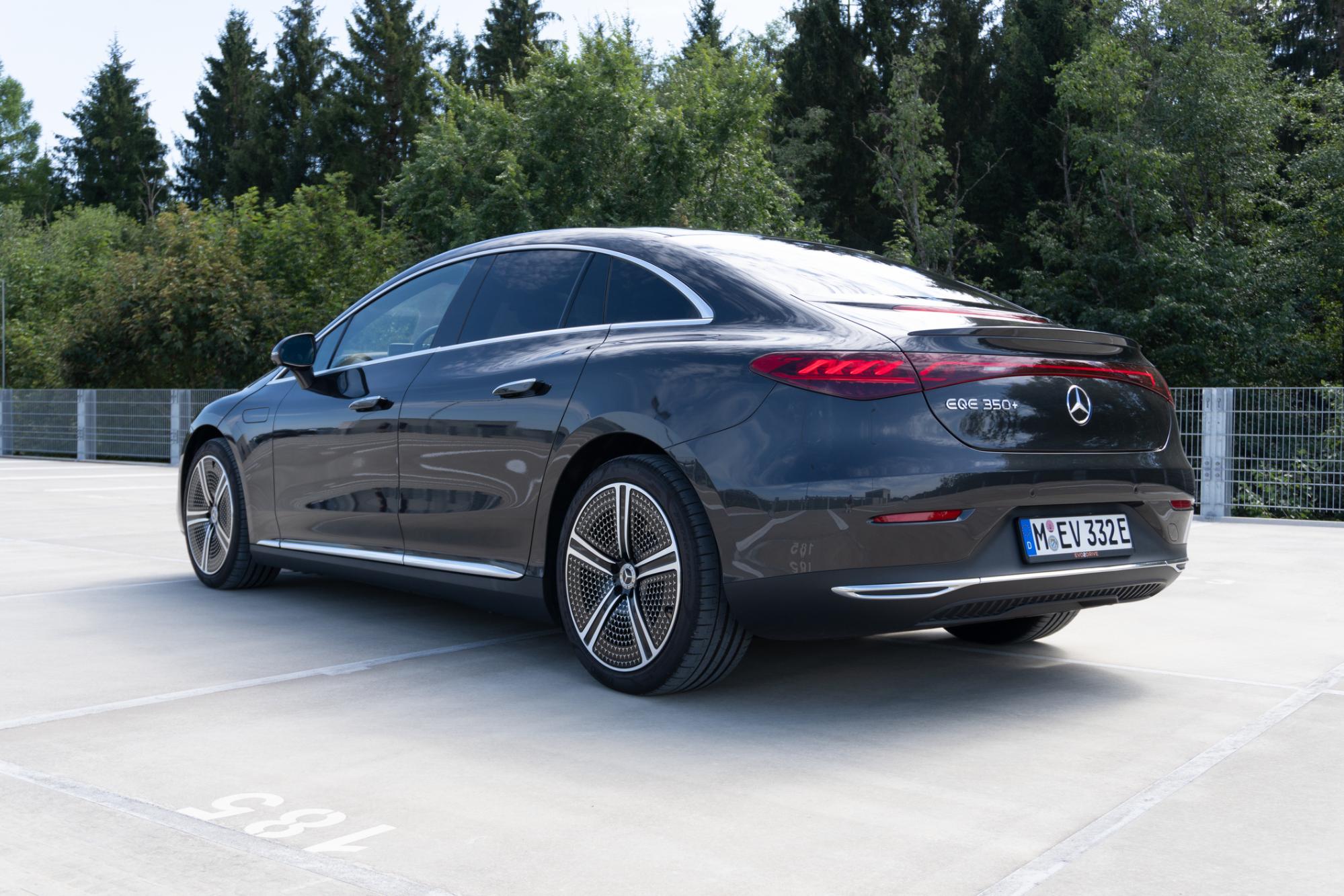 Mercedes-Benz EQE vs BMW i4