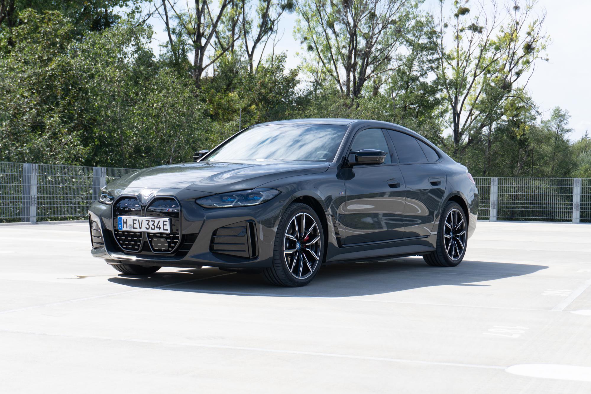 Mercedes-Benz EQE vs BMW i4