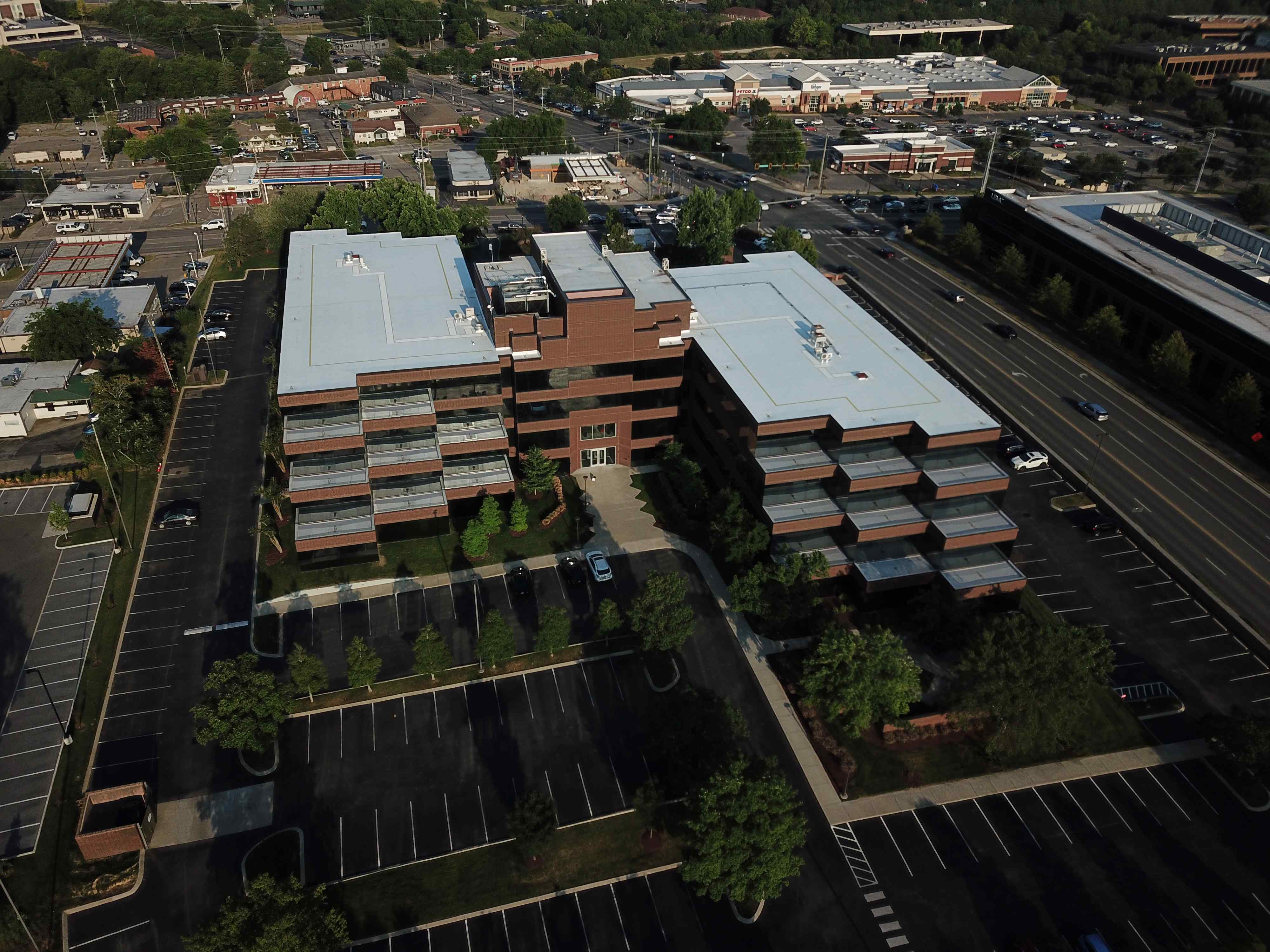 CL Burks Construction - Commercial Roofing Contractors