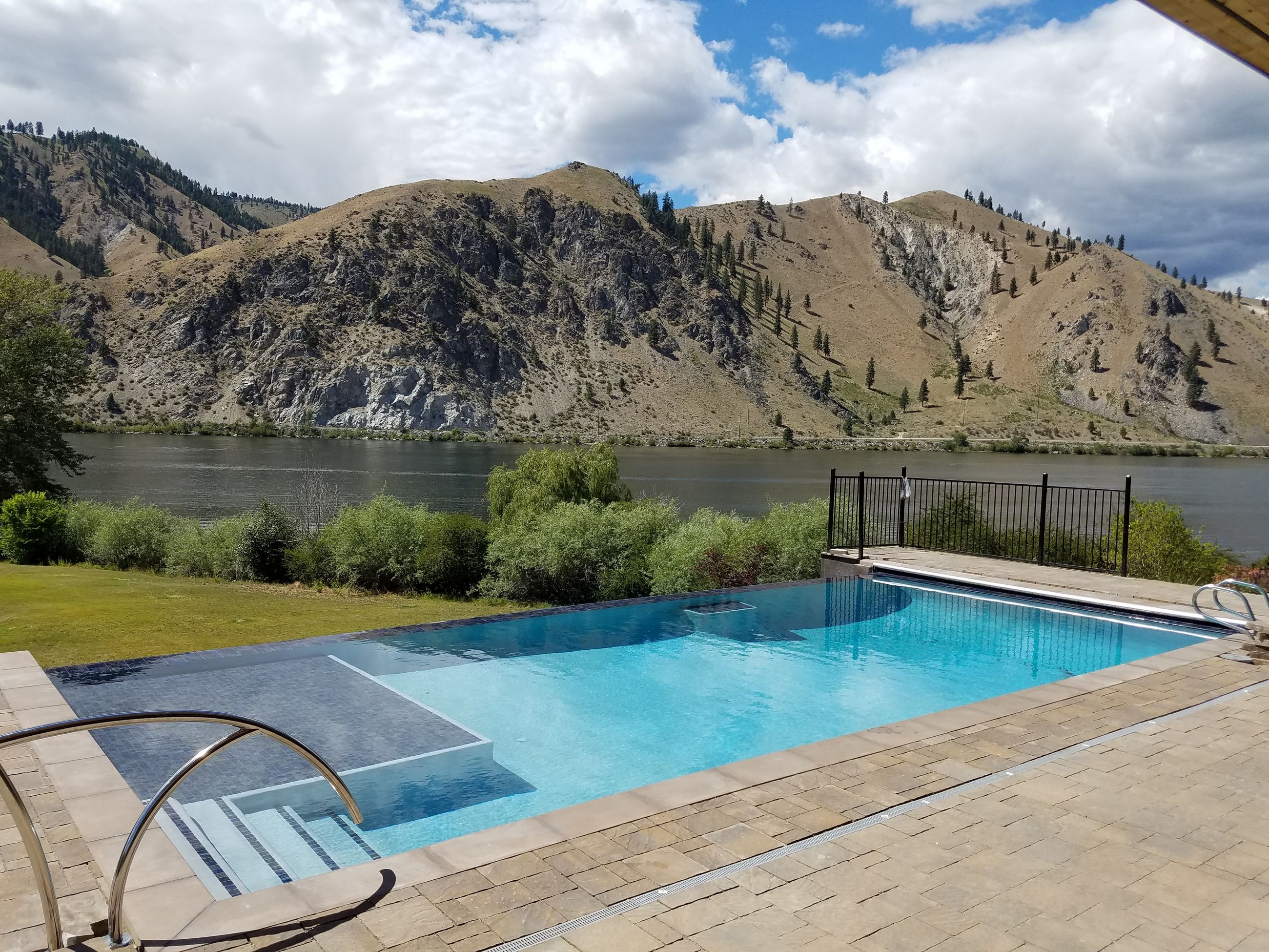 Bullfrog Spas & Custom Pools in Wenatchee | Pool to Spa Services