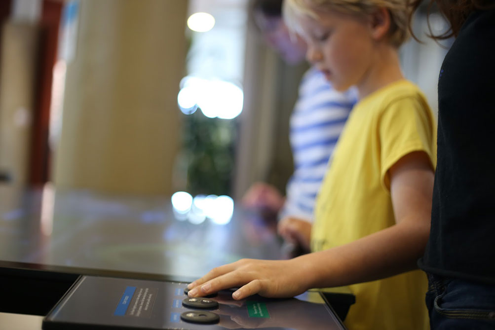 Ideum Evaluation Team Tests New Qualcomm Tricorder XPRIZE Exhibit