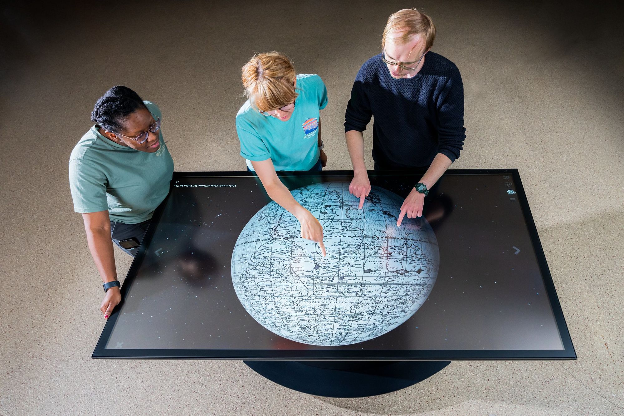 Pro - Powerful Multitouch Table by Ideum