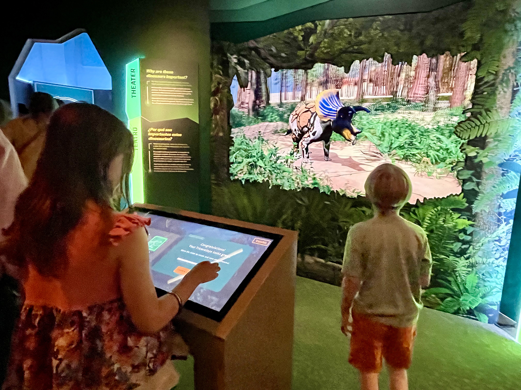 Diving into the Digital Past: Ideum's 3D Displays at Dueling Dinosaurs