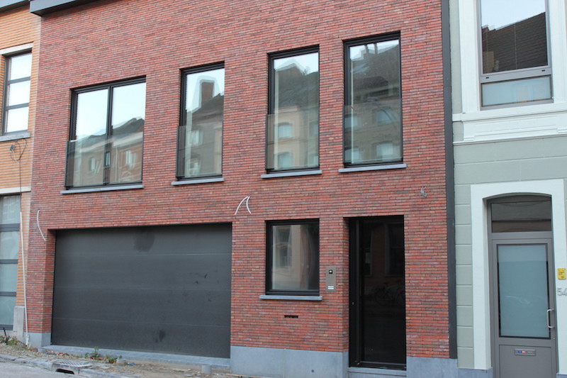 Zware ramen en deuren voor rijhuis - Group Vrebos