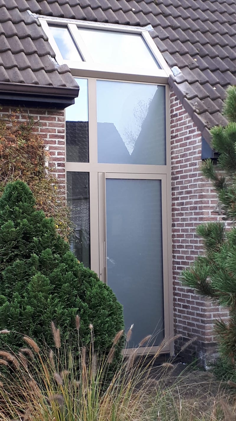 Voordeur met lichstraat - Group Vrebos