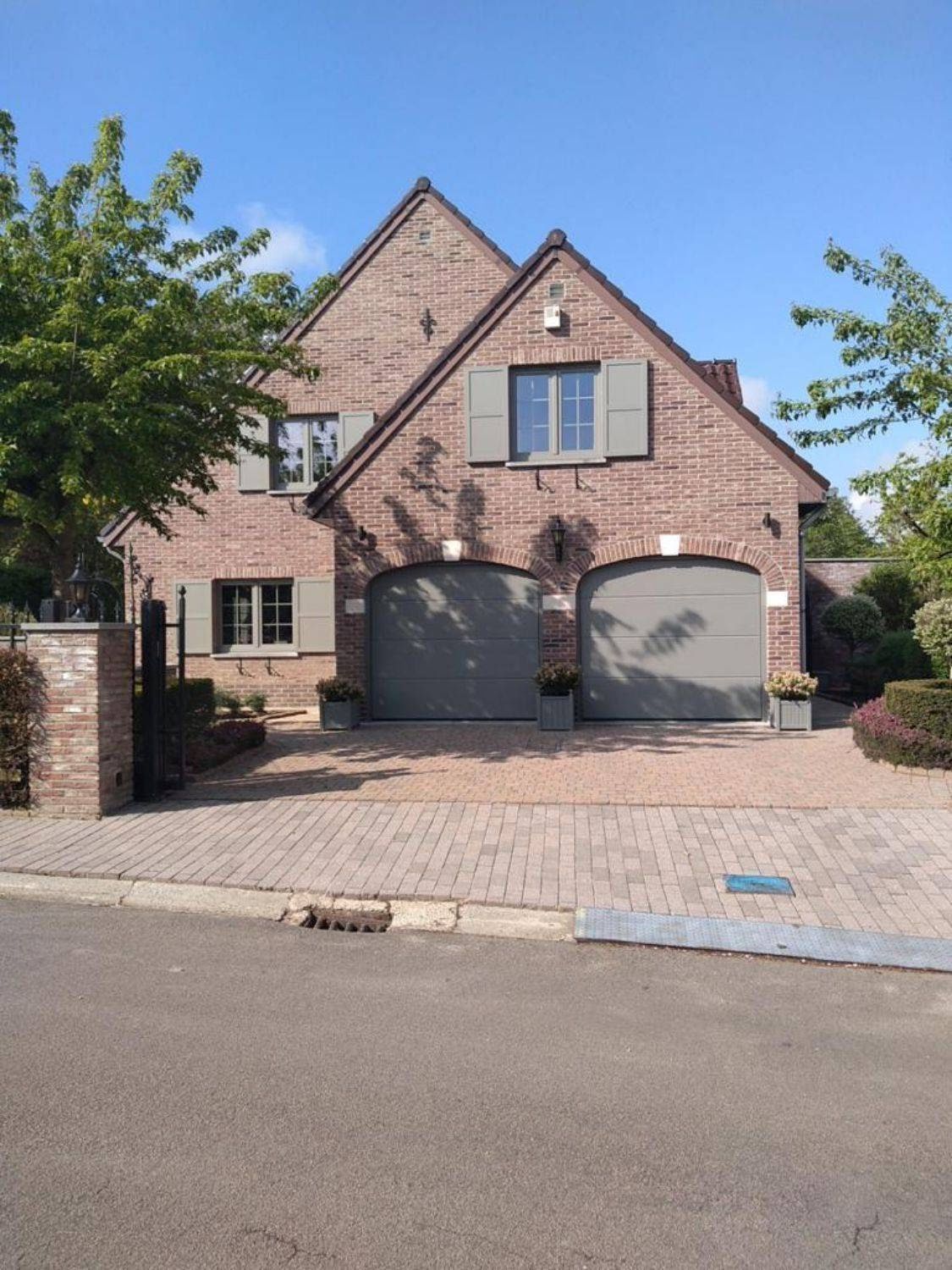 Volets décoratifs pour maison classique - Group Vrebos