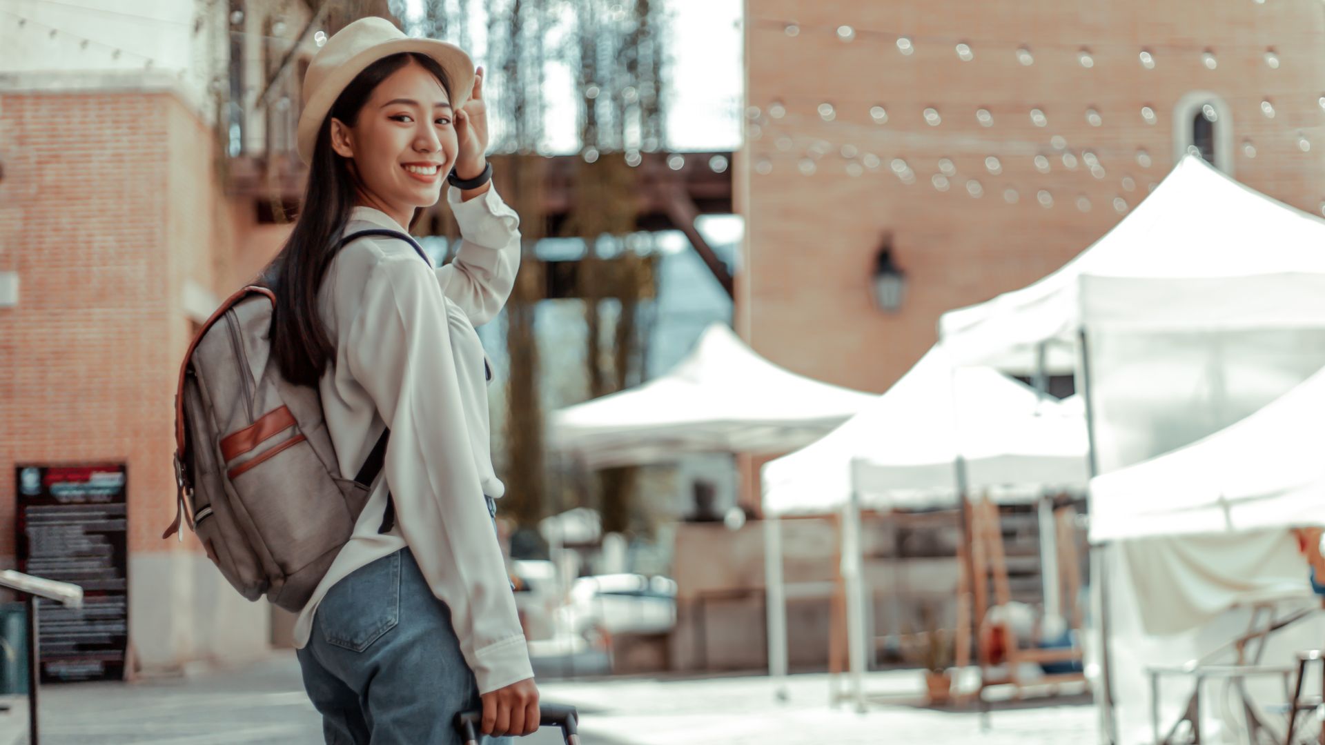 How To Save Money For Travelling | HyperJar