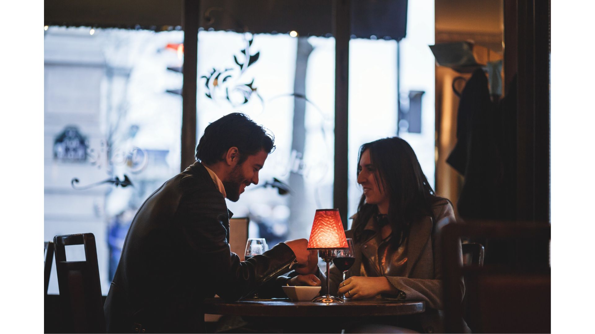Should You Split the Bill on a Date? | HyperJar