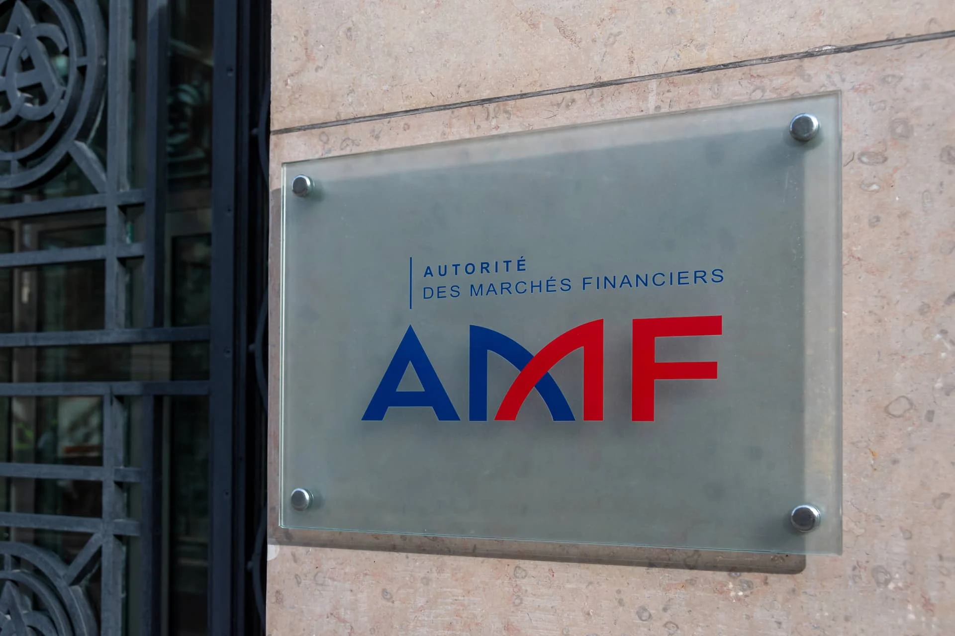 AMF : étude sur la relation flux-performance des fonds obligataires ...