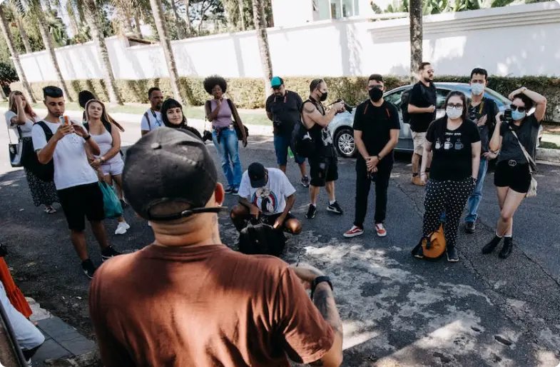 What Are the Key Skills and Duties of a Tour Guide?