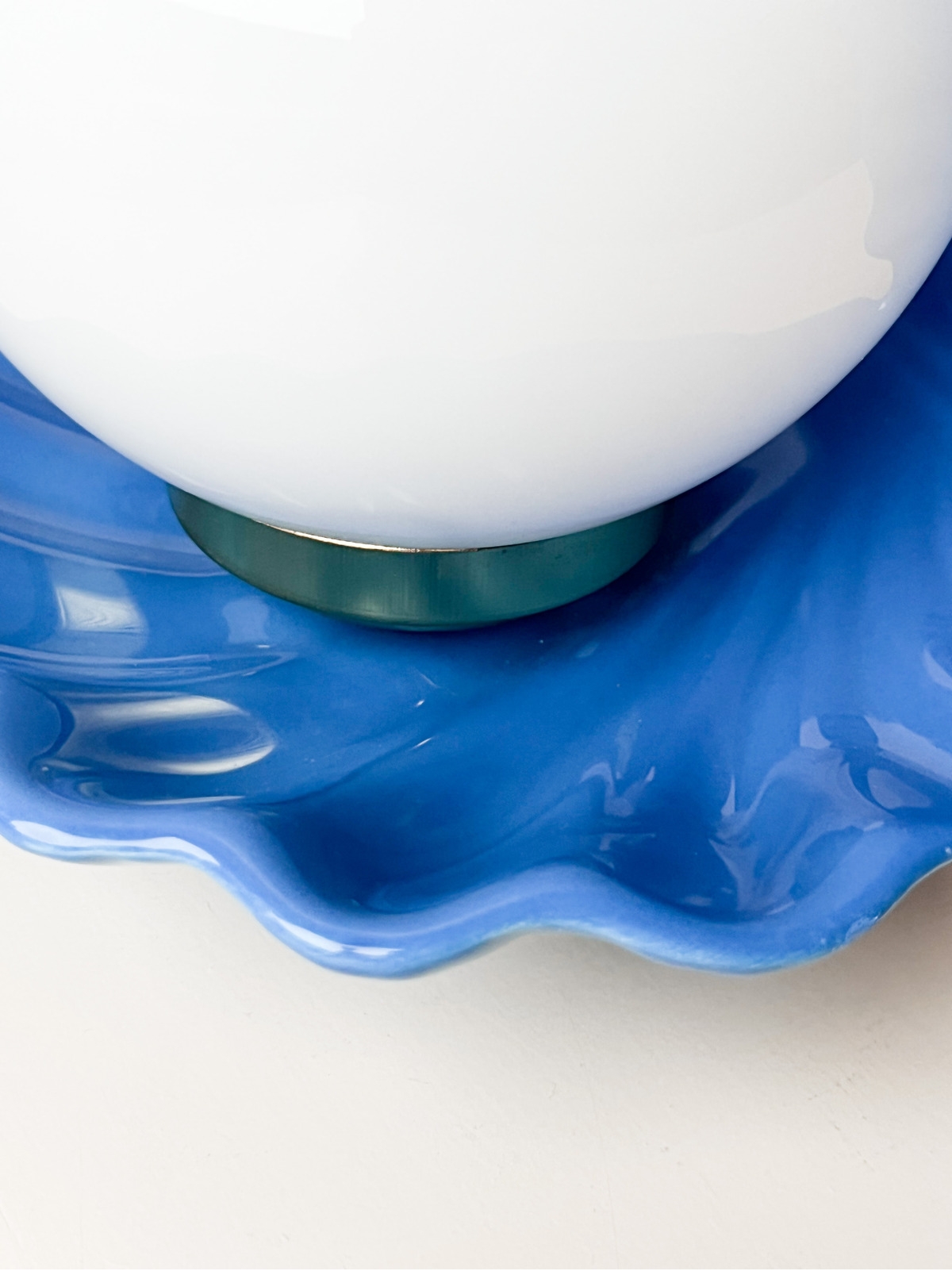 Mendera | Blue shell lamp 80s