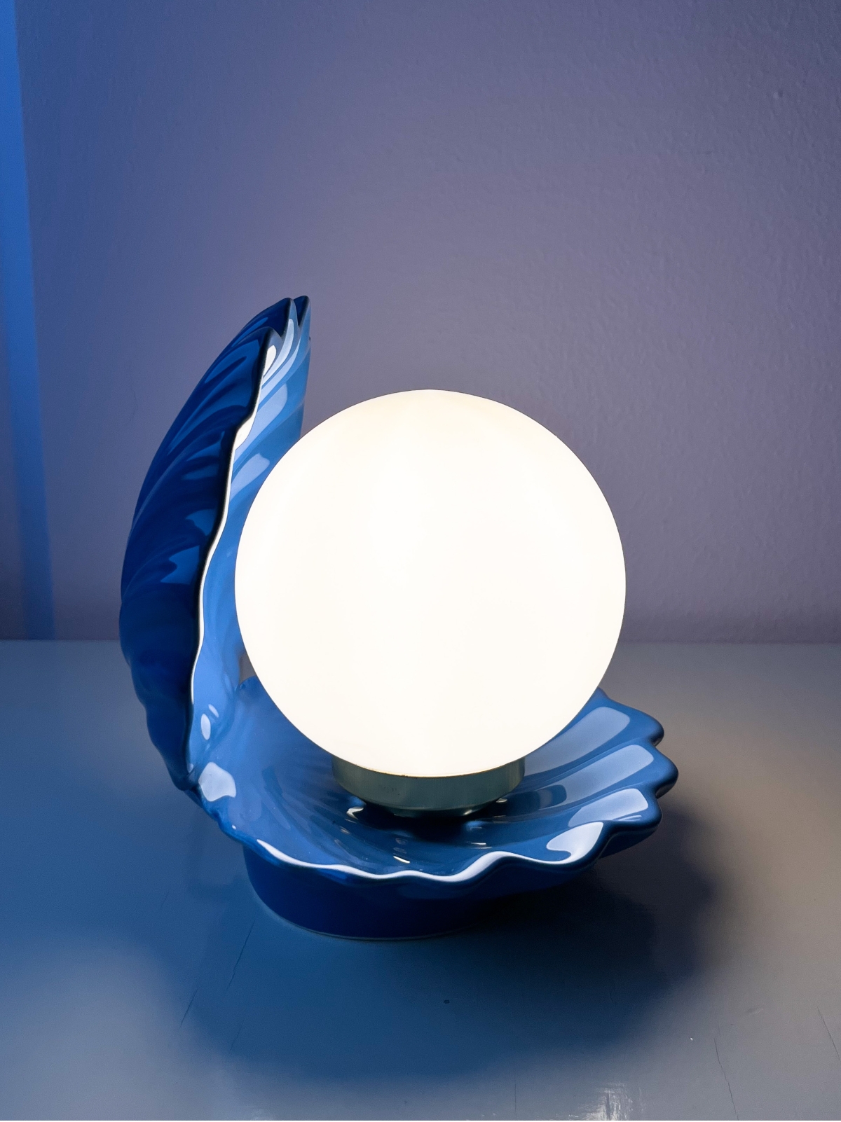 Mendera | Blue shell lamp 80s