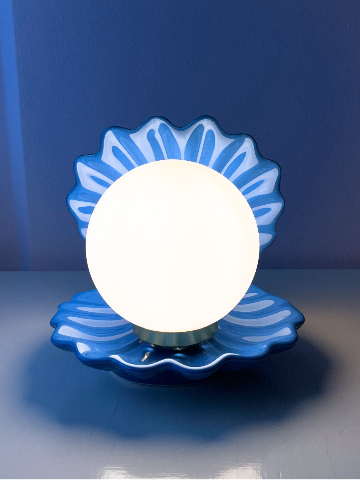 Mendera | Blue shell lamp 80s