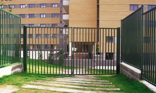 Wing gates Car access