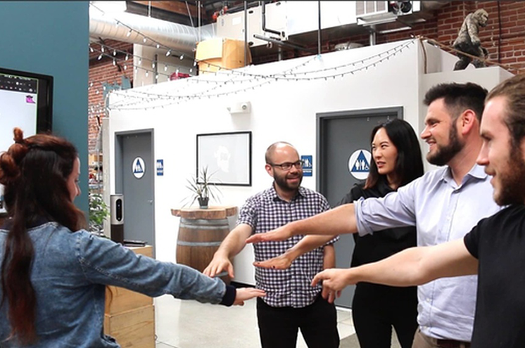 The Daily Huddle Agenda & Guide