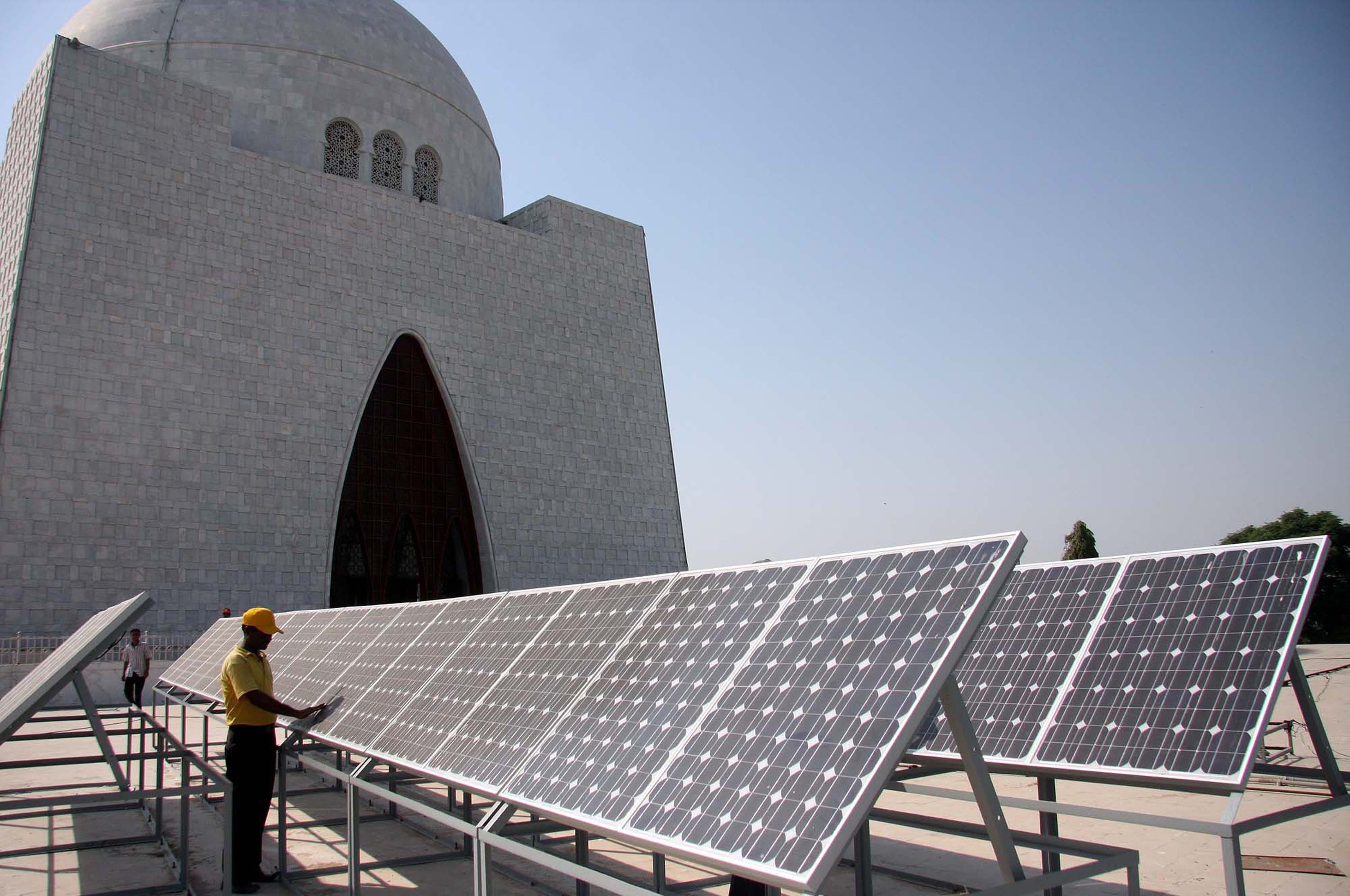 Solar Energy Revolution in Pakistan: Unveiling the Power of Lithium ...