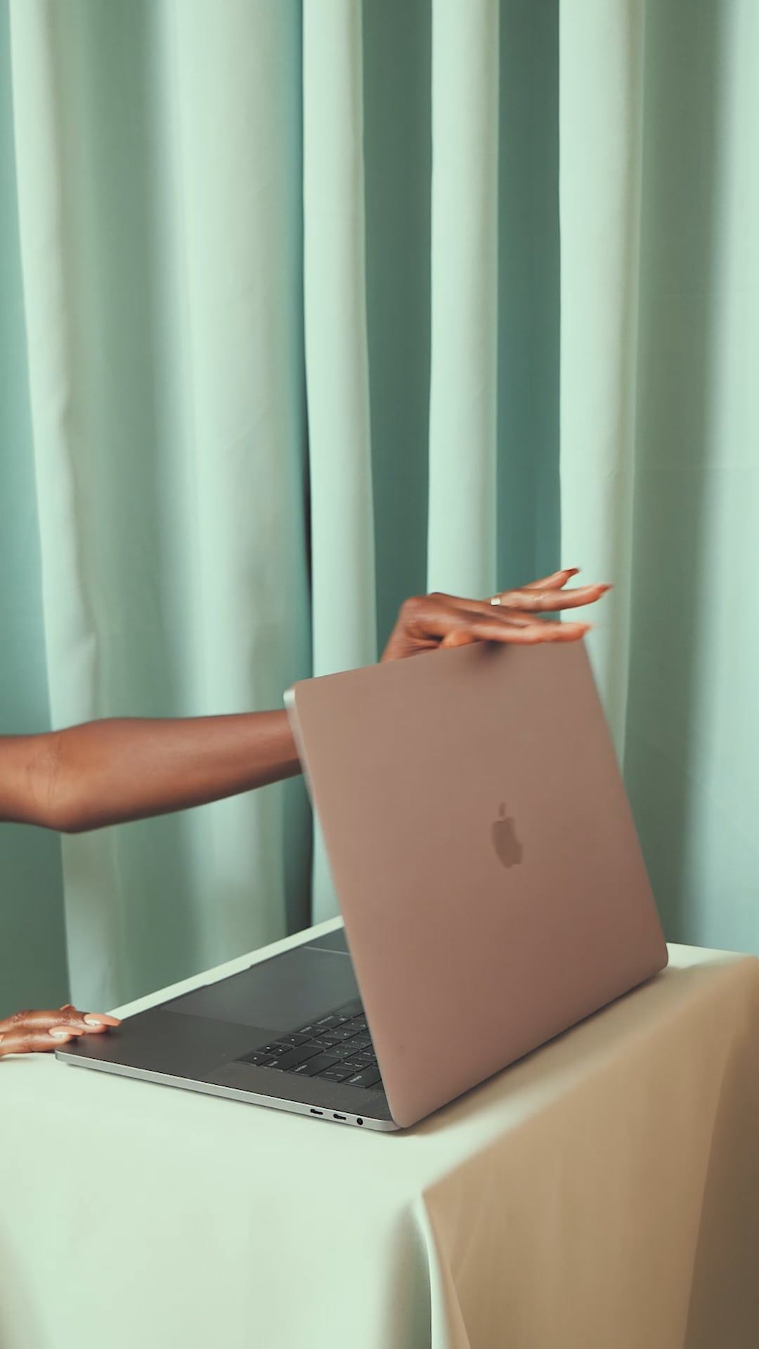 Stock Video from the Delightful Devices Pack | Packsia