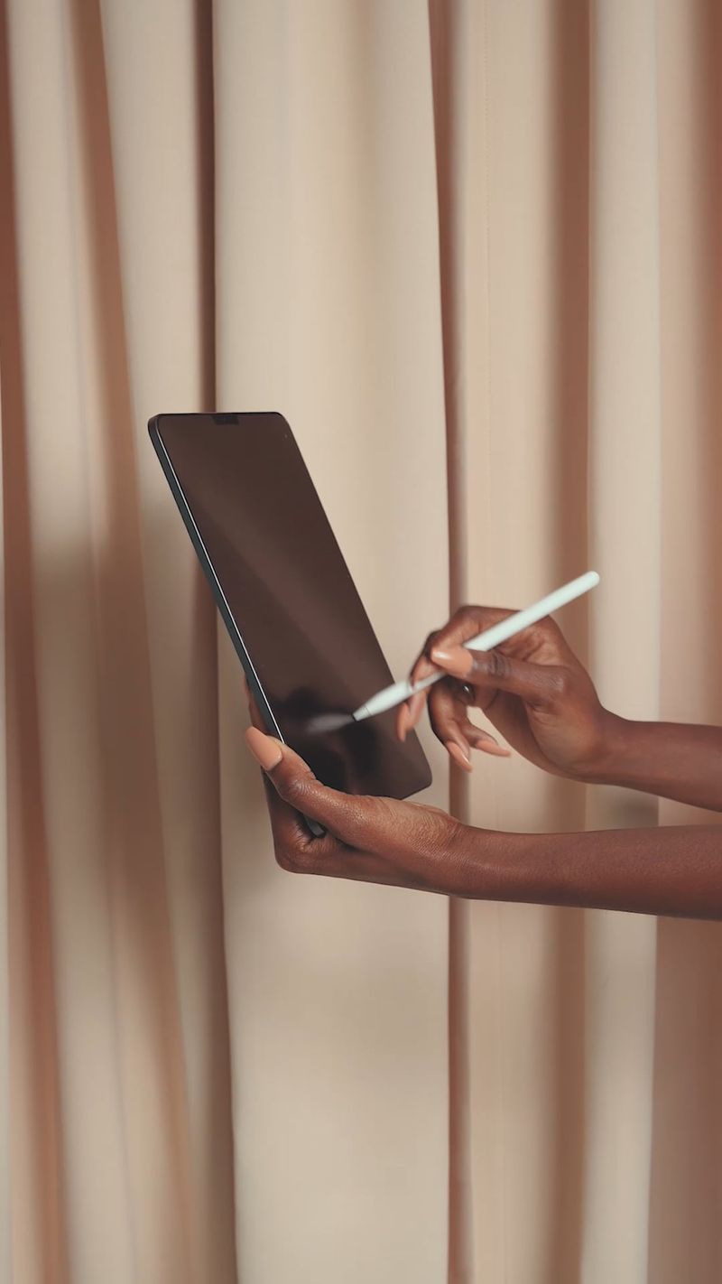 Stock Video from the Delightful Devices Pack | Packsia