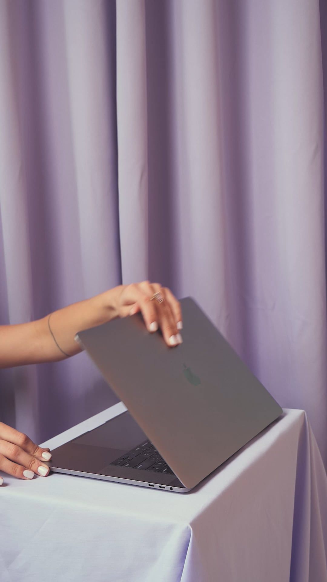 Stock Video from the Delightful Devices Pack | Packsia