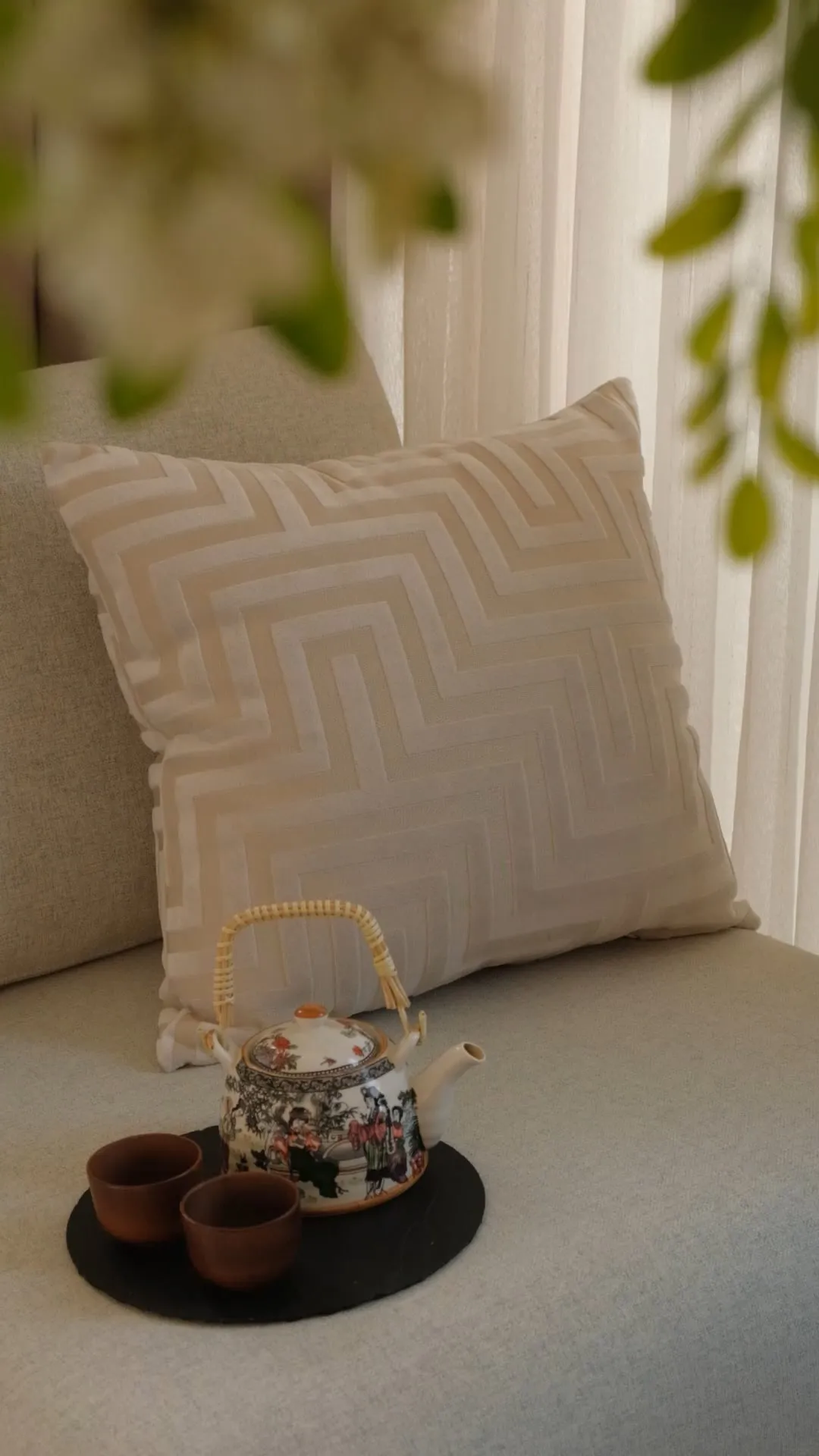 Stock Video from the Tea Lounge Pack | Packsia